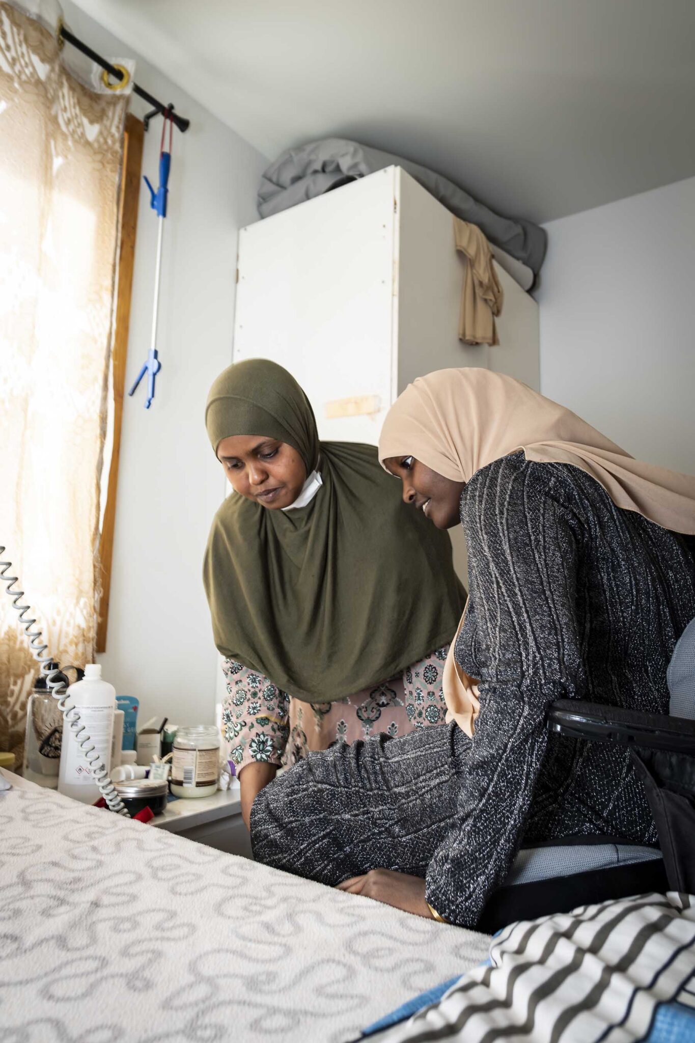 Habibo må bli liggende i senga med bleie for å spare BPA-timene til skolen